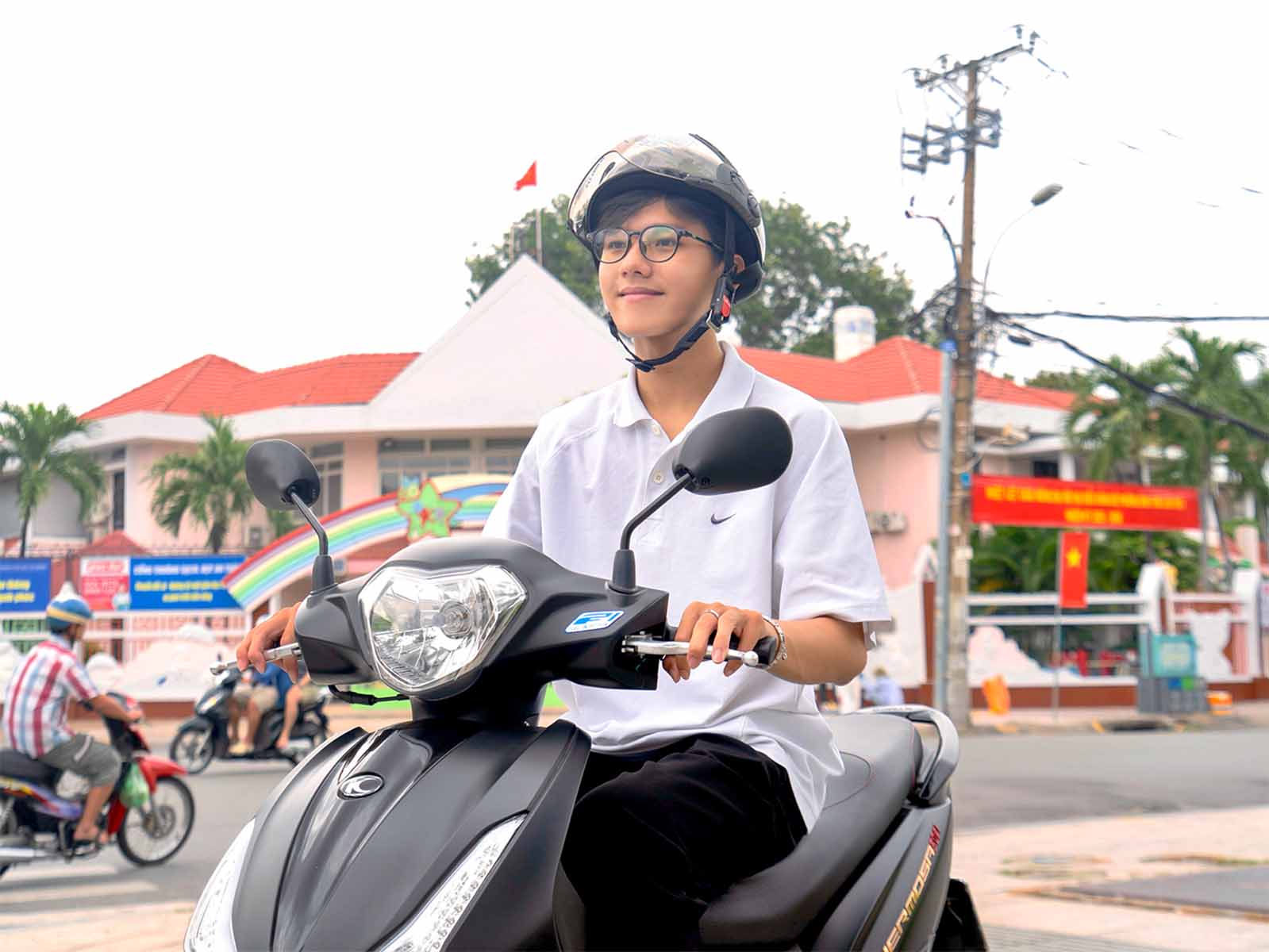 Tắc đường ư? Không là vấn đề với Hermosa 50Fi